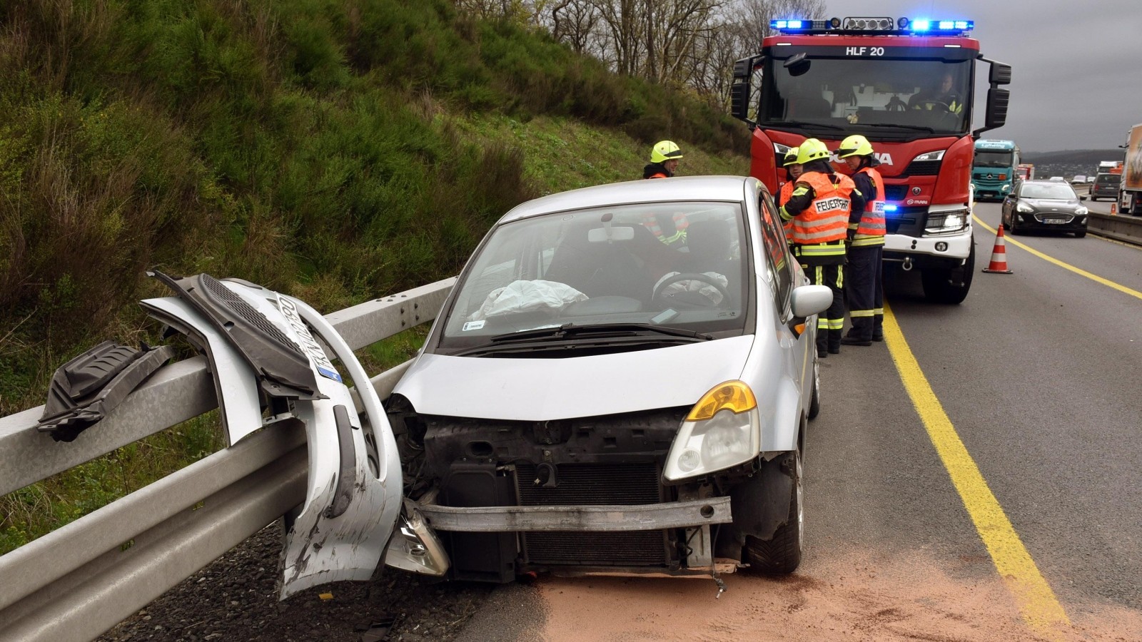 Siegen: Schwerer Unfall auf A 45 – Verletzter aus Wrack befreit