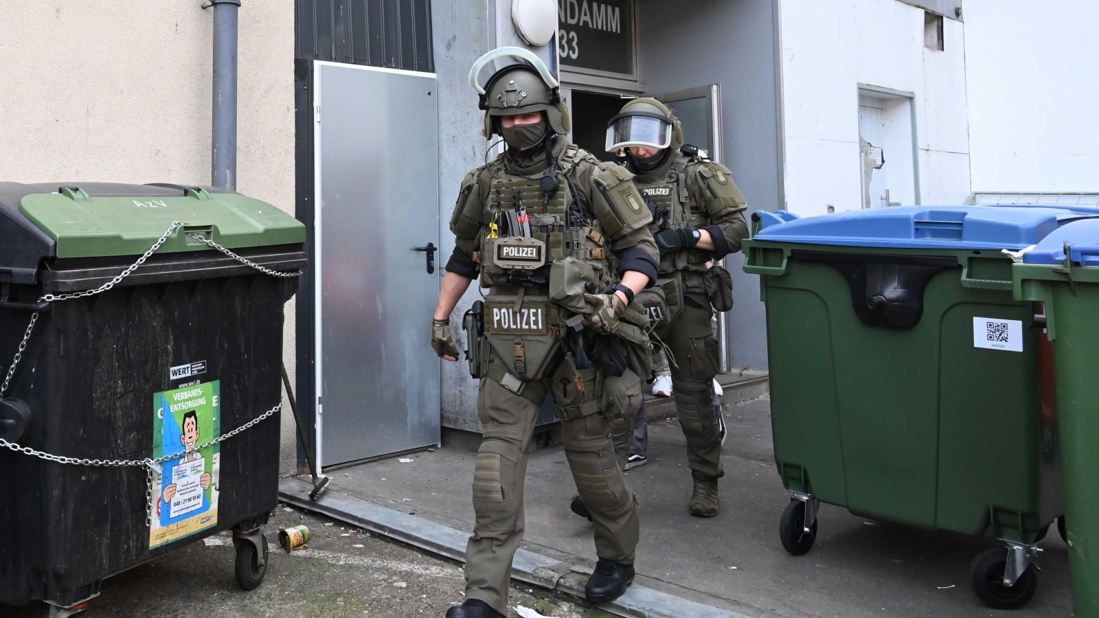 SEK-Einsatz in Hotel in St. Georg: Polizei Hamburg nimmt drei Personen fest