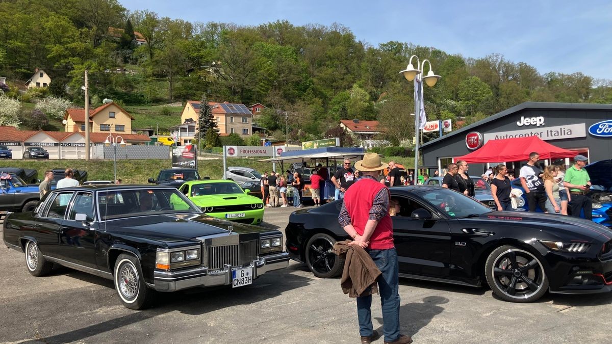 Volksfeststimmung bei US-Car-Treffen in Rudolstadt