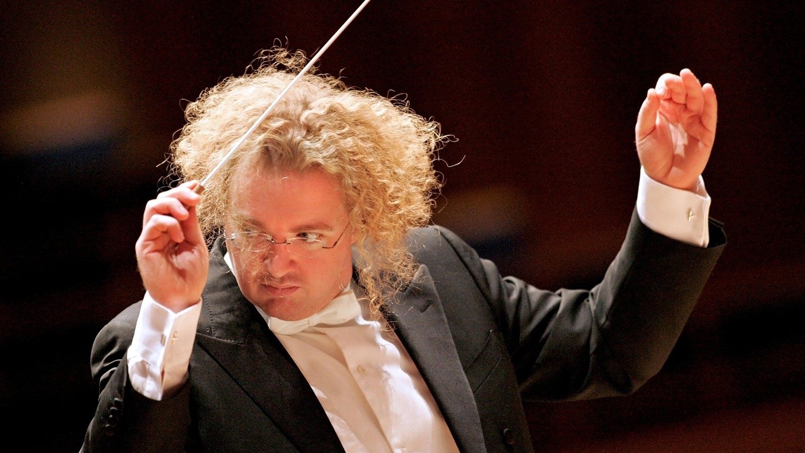 Der Dirigent lässt die Geister im „Zauberlehrling“ tanzen