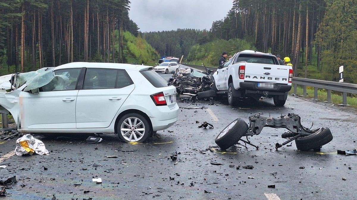 Unfall bei Graupel auf B 88: Audi-Fahrer stirbt