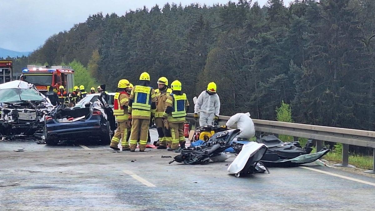 Bilder vom tödlichen Unfall auf glatter B88