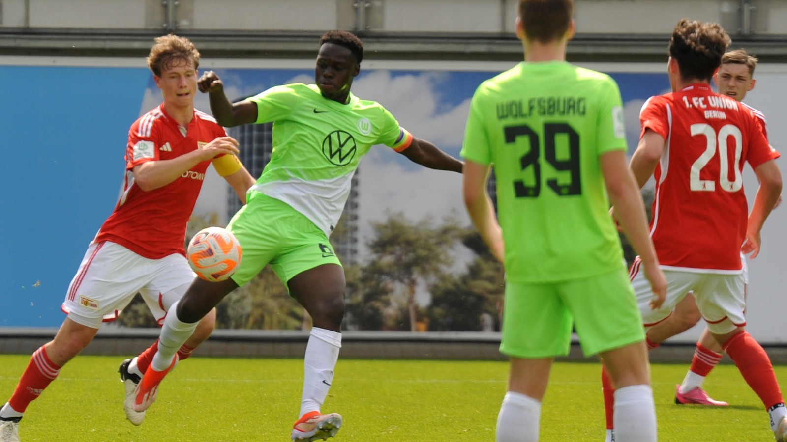 Pejcinovic-Show beim Kantersieg des VfL Wolfsburg gegen Union
