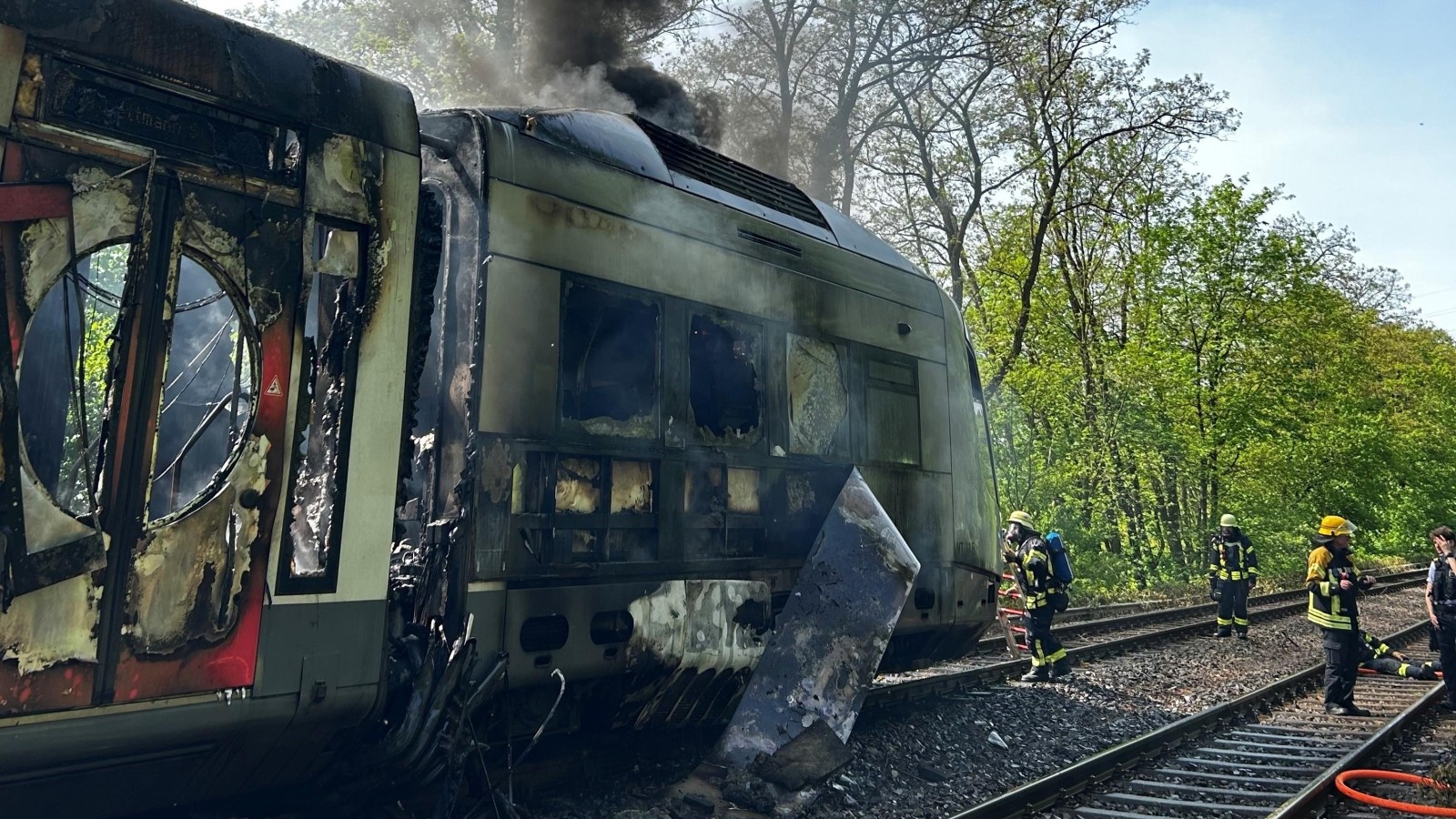S28: Regiobahn brennt zwischen Mettmann und Düsseldorf
