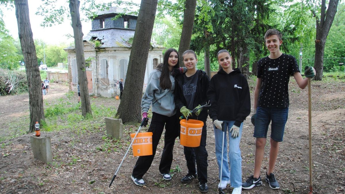 Große Aufräumaktion im Eisenberger Schlosspark Friedrichstanneck
