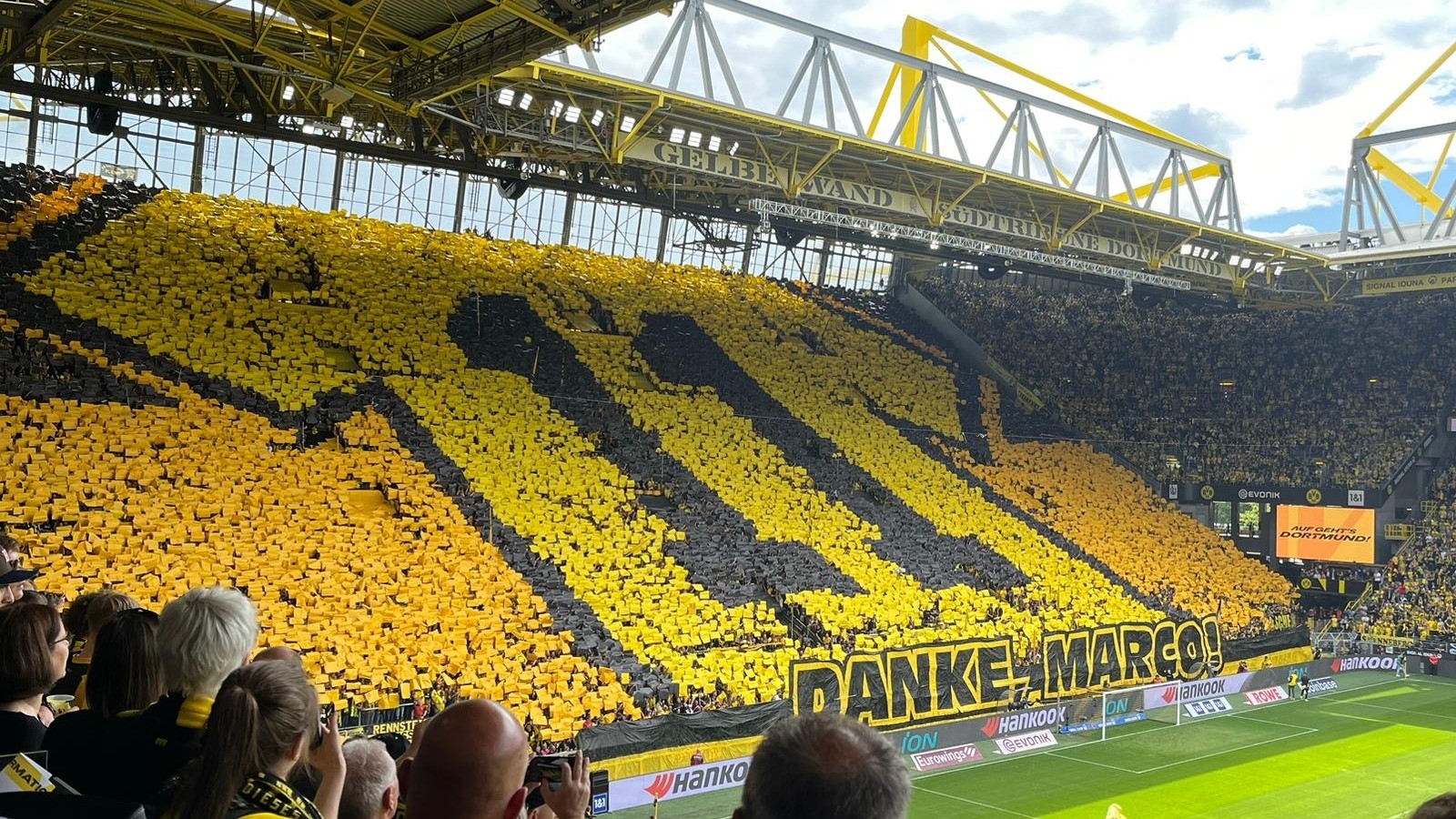 BVB-Fans verabschieden Marco Reus mit emotionaler Choreo - große Emotionen