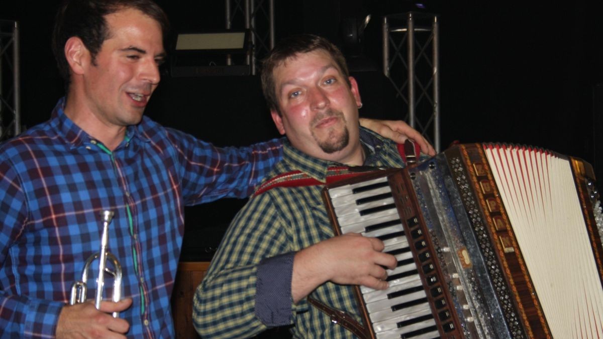 „Heute blau und morgen blau“: Wie die Band „Die 3 lustigen 5“ aus dem ...