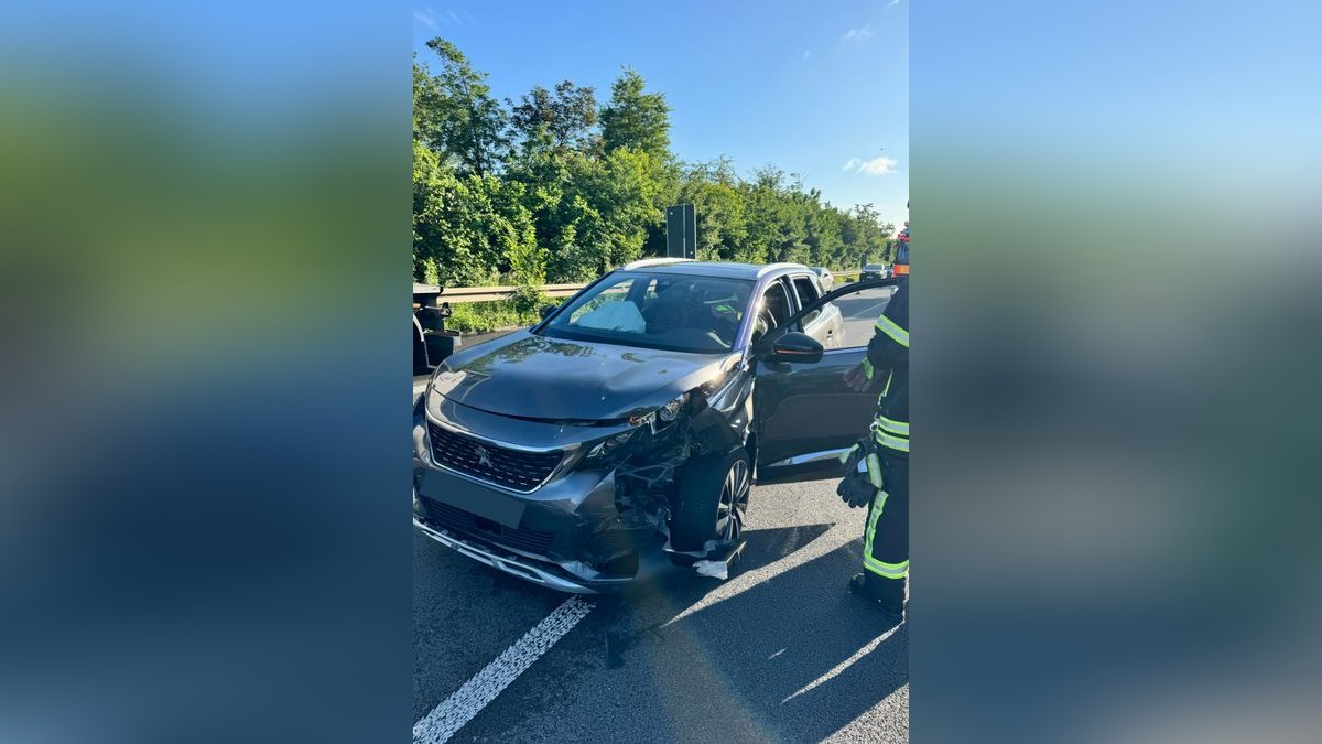 Unfall auf der Autobahn A40 in Mülheim: Feuerwehr lobt Rettungsgasse