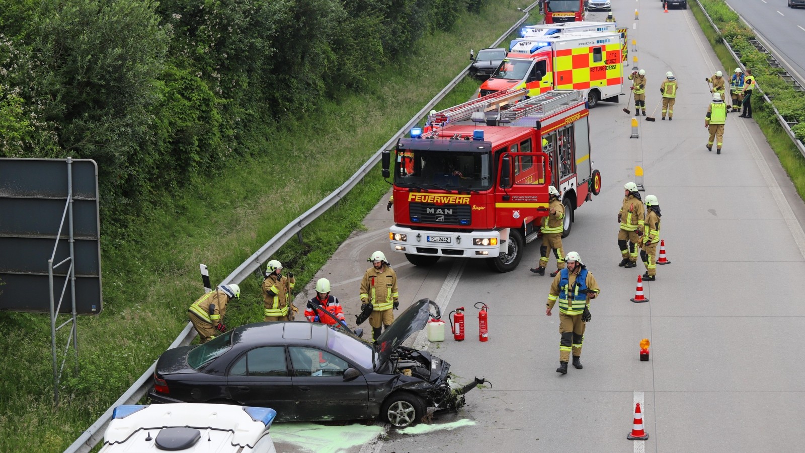 Zwei Verletzte nach Crash auf der A23 bei Elmshorn - Unfallhergang noch ...
