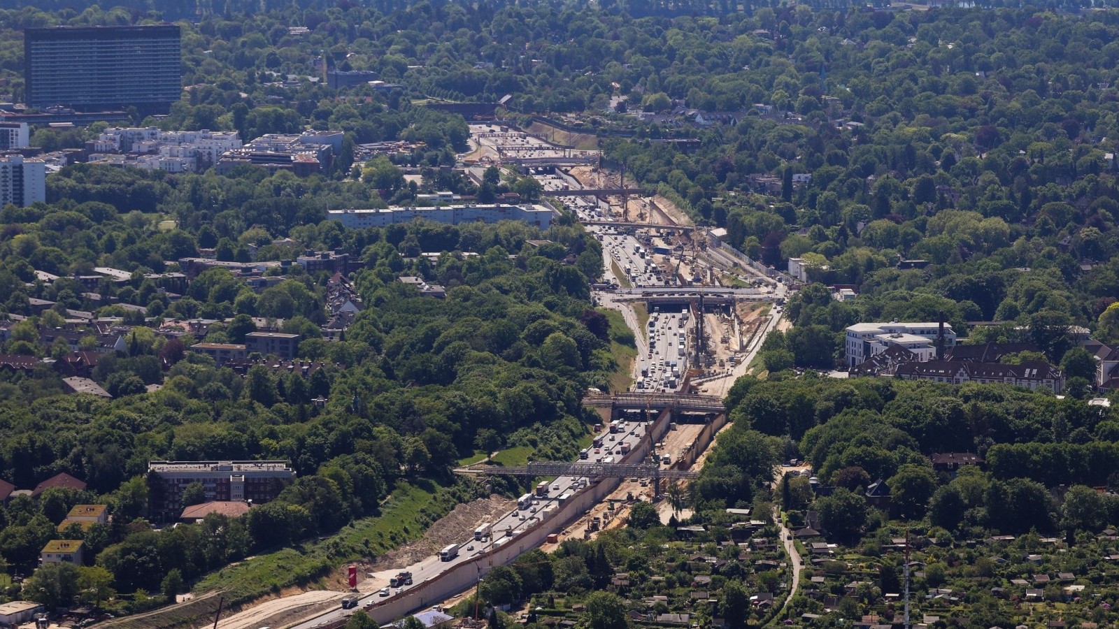 A7 und Elbtunnel in Hamburg voll gesperrt