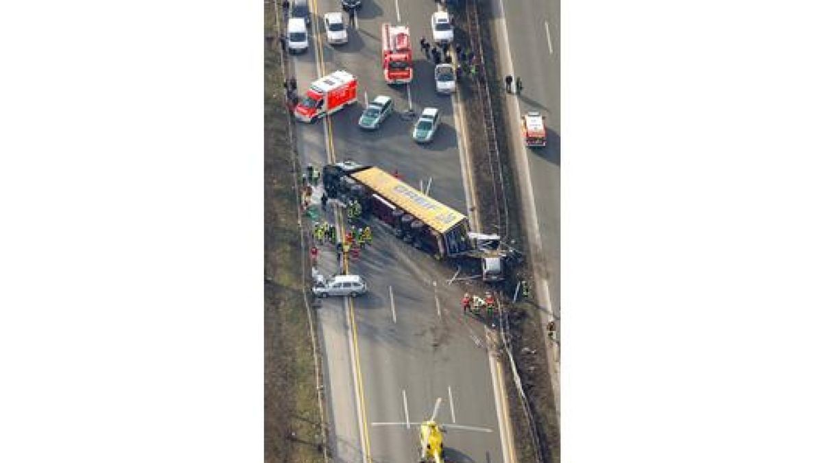 Lkw schleuderte auf der A2 über die Mittelleitplanke