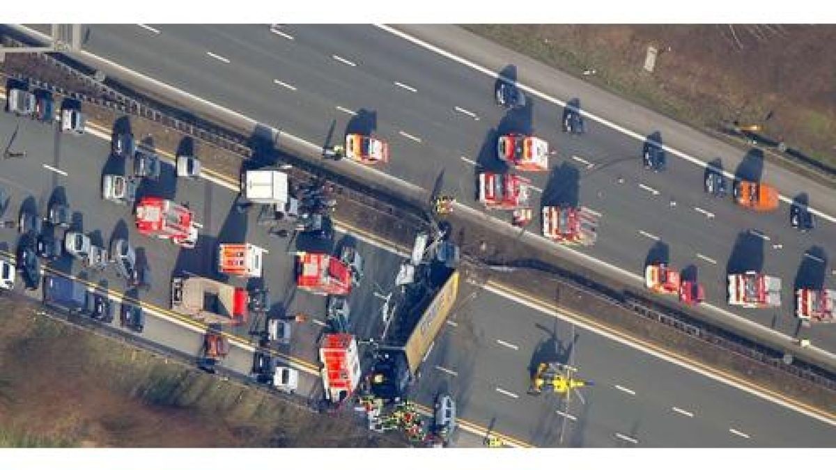 Lkw schleuderte auf der A2 über die Mittelleitplanke