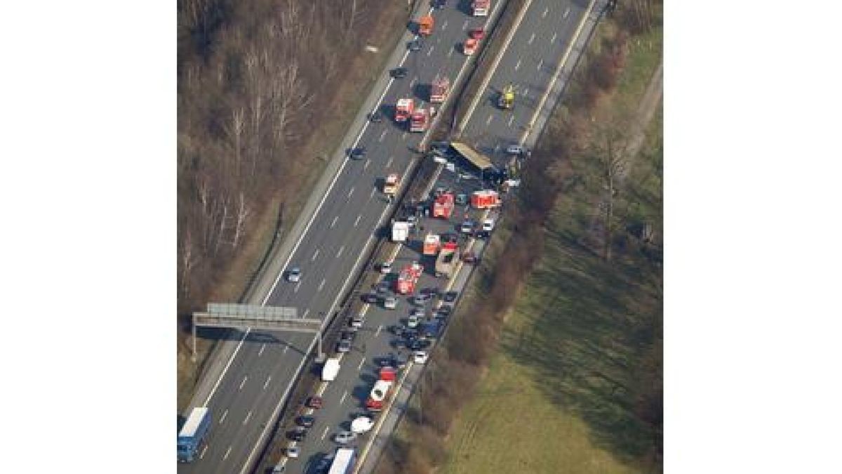 Lkw schleuderte auf der A2 über die Mittelleitplanke