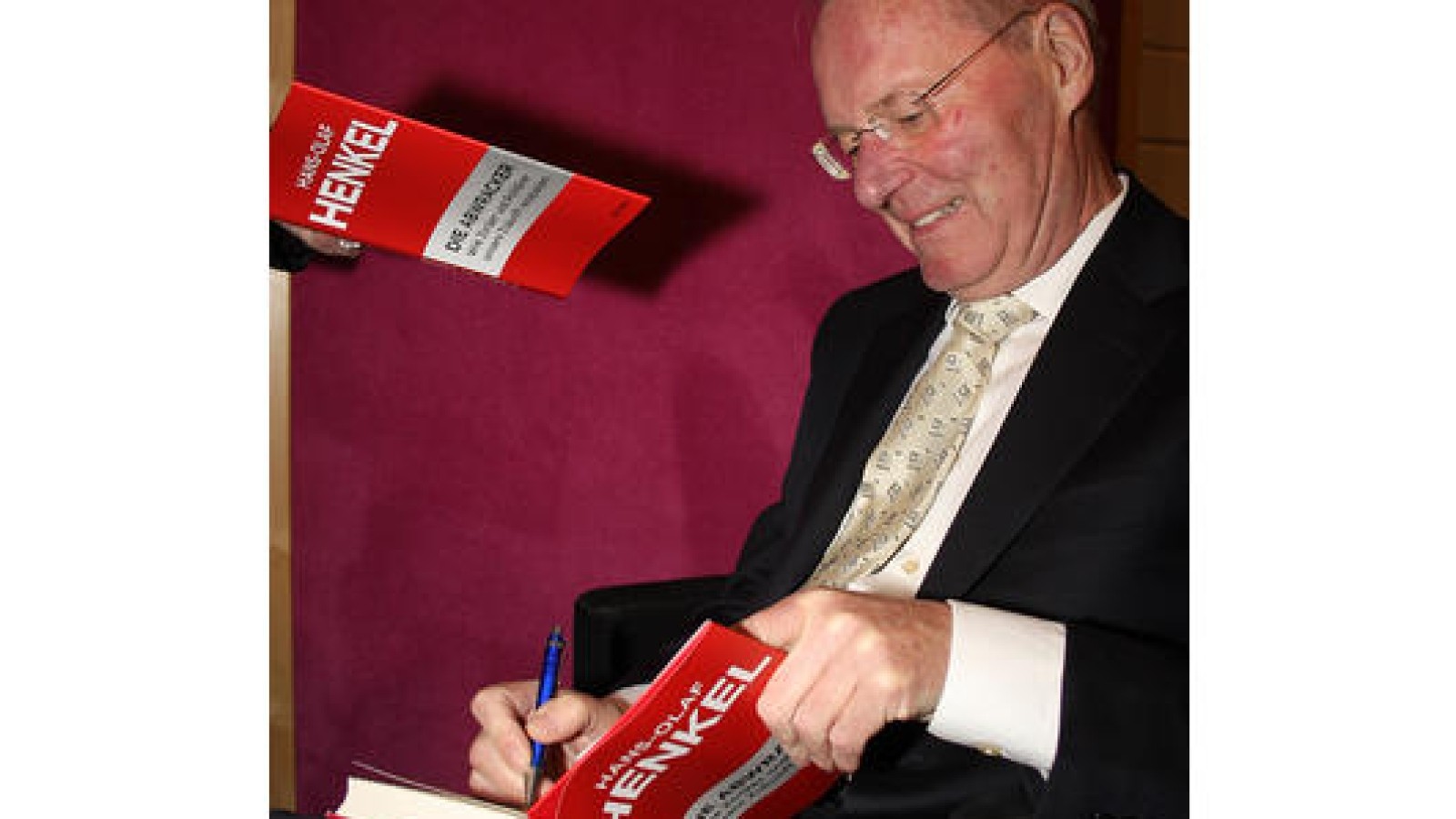 Hans-Olaf Henkel ist in Menden kaum wiederzuerkennen