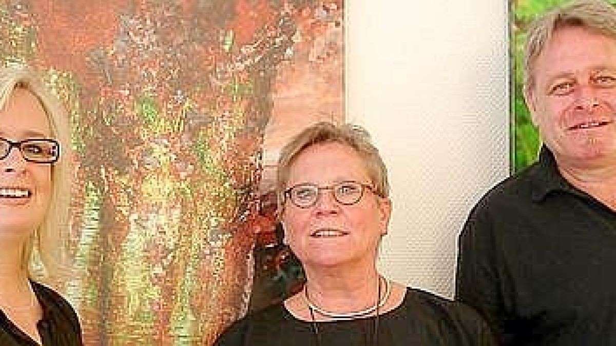 Bäume und Menschen durch die Linse gesehen