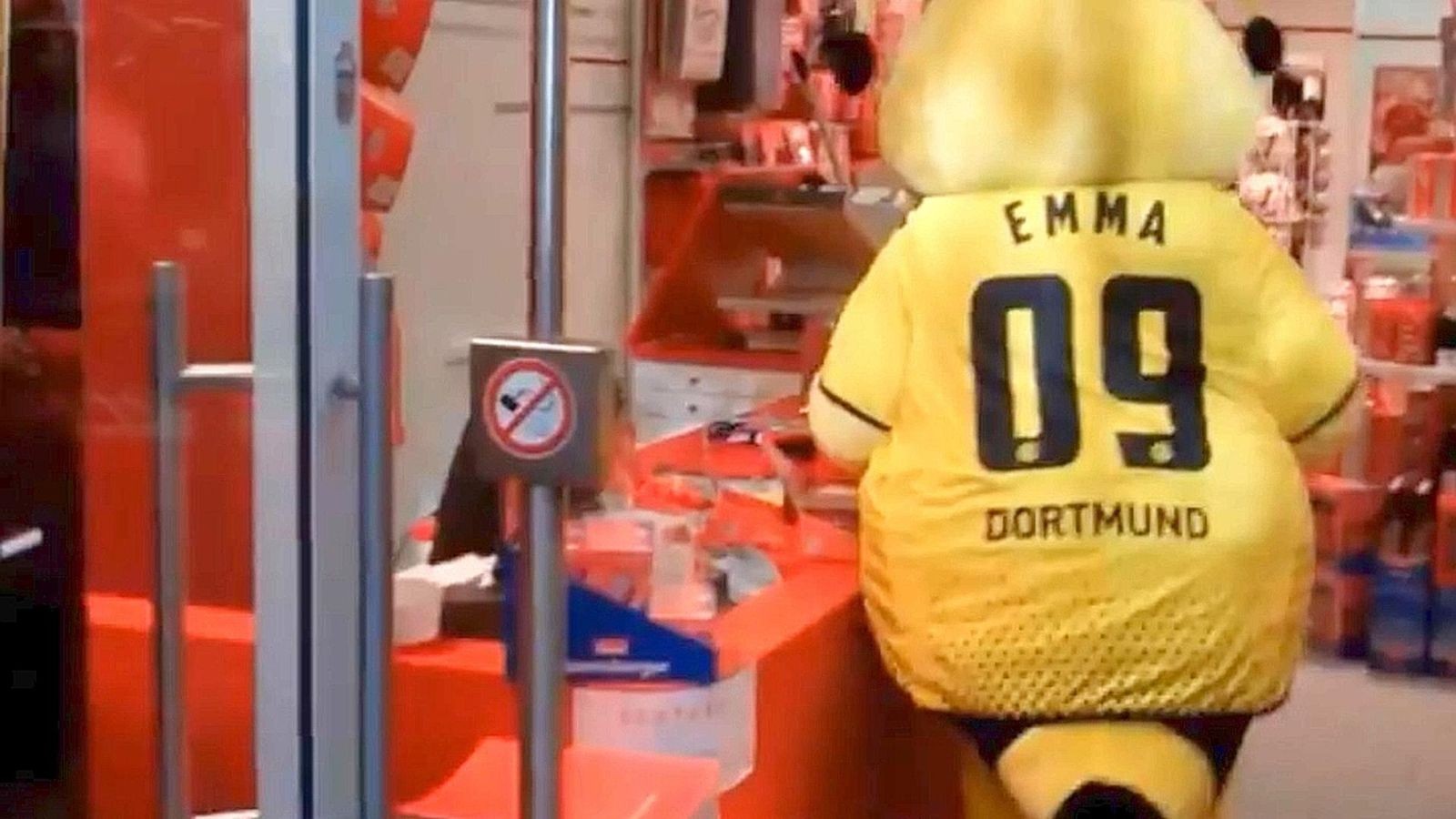 BVB-Maskottchen Emma fliegt aus FC-Bayern-Fanshop im Centro Oberhausen