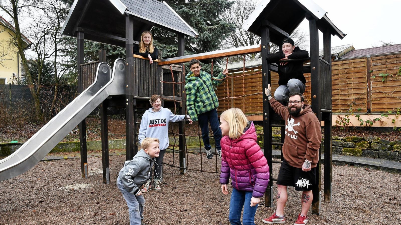 Den Kindern fehlen Freunde: Wie Lockdown den Alltag der ...