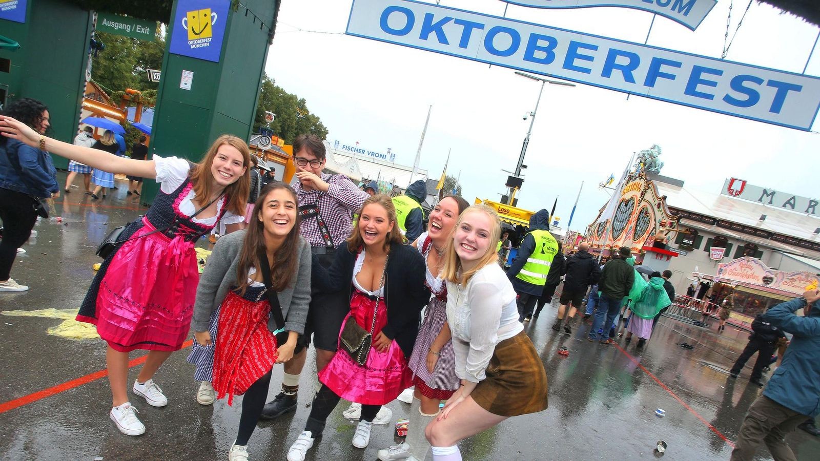 „O’zapft is“ – 184. Oktoberfest beginnt im Dauerregen