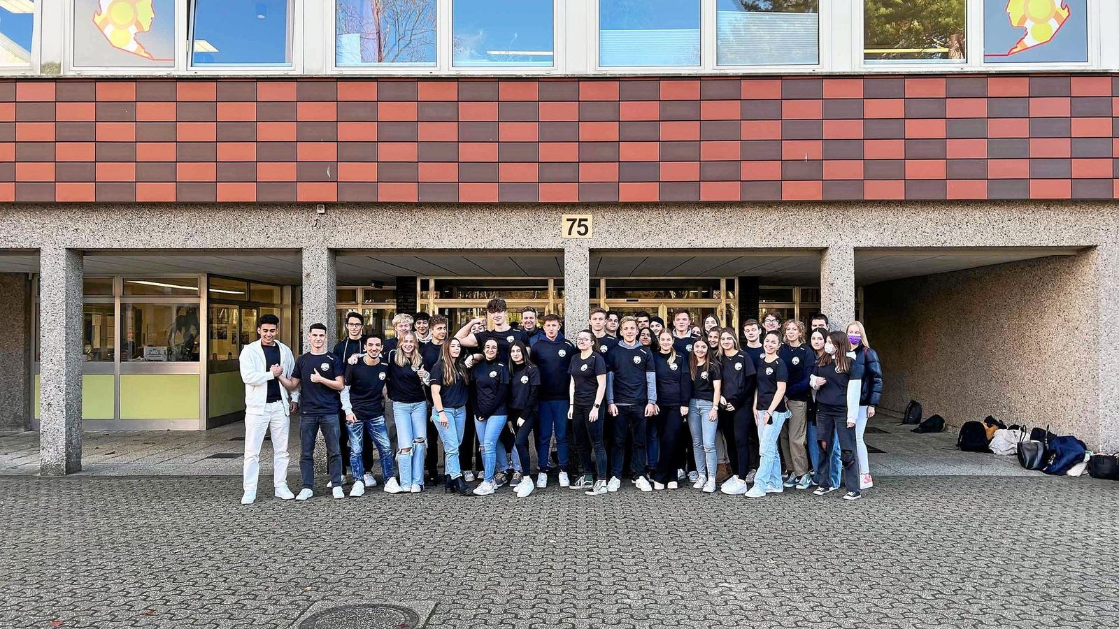 Heiligenhauser Abiturienten füllen Abikasse mit guten Taten