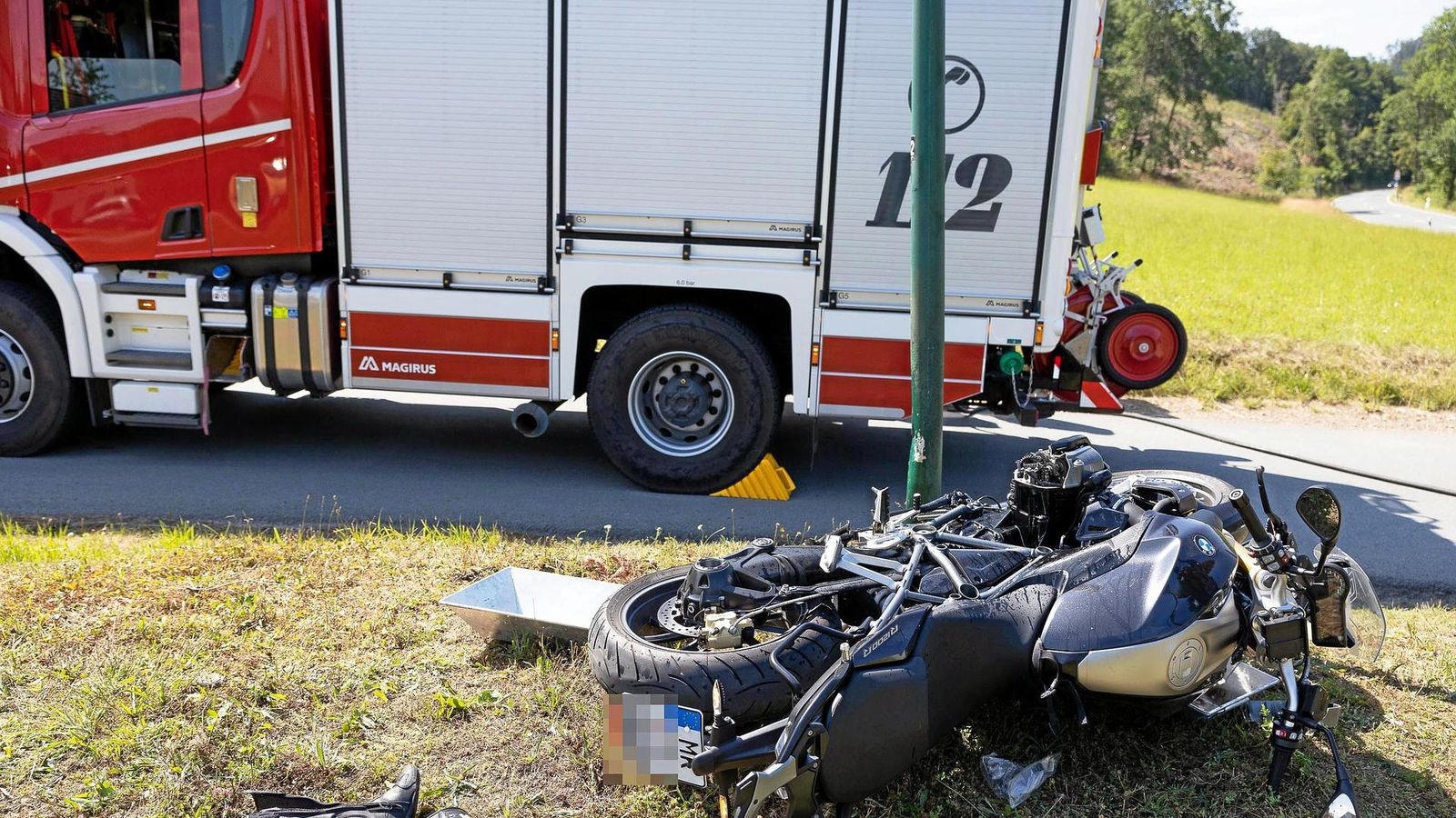 Attendorn: 80-jähriger Motorradfahrer schwer verletzt