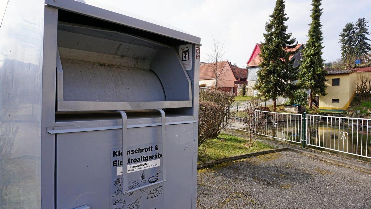 Container für Elektroschrott in Pfiffelbach