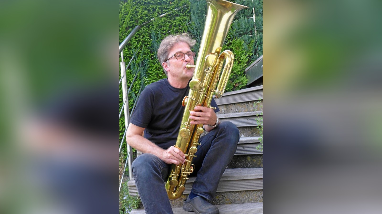 Rare Instrumente: Jörn Heller aus Siegen spielt Ophikleide