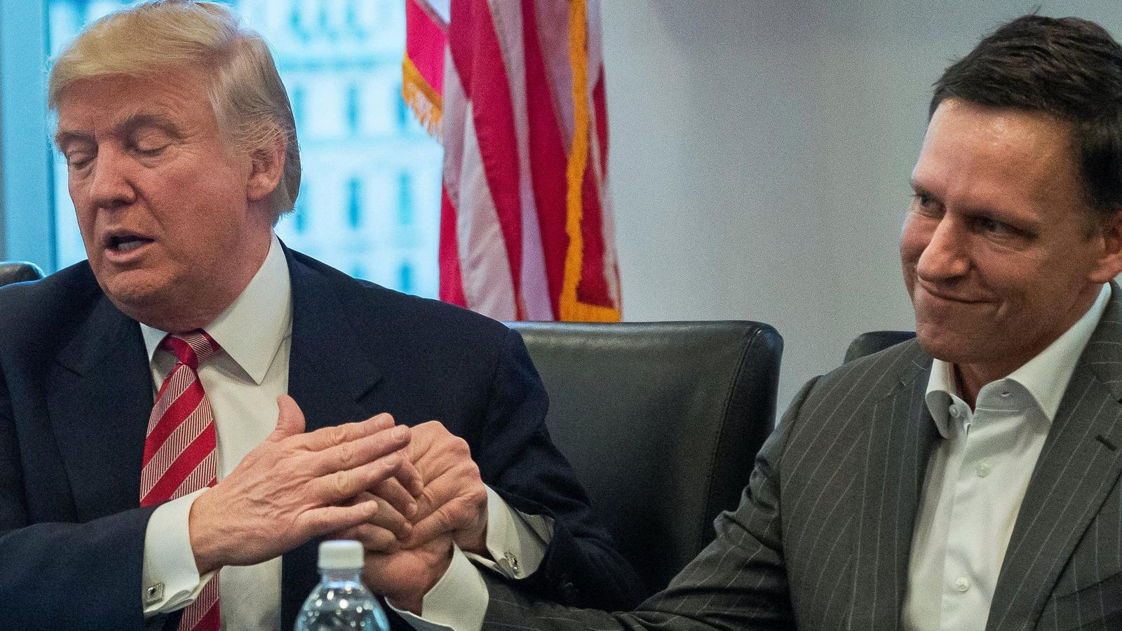 Wie Trump zur Marionette der Weltverschwörung wurde (Teil 1 und 2)