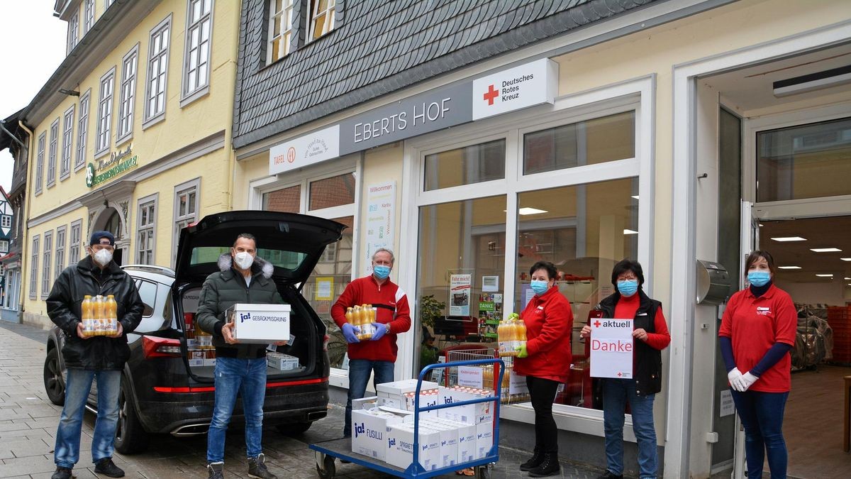 Feuerwehr Klein Denkte spendet Tafel erneut Lebensmittel