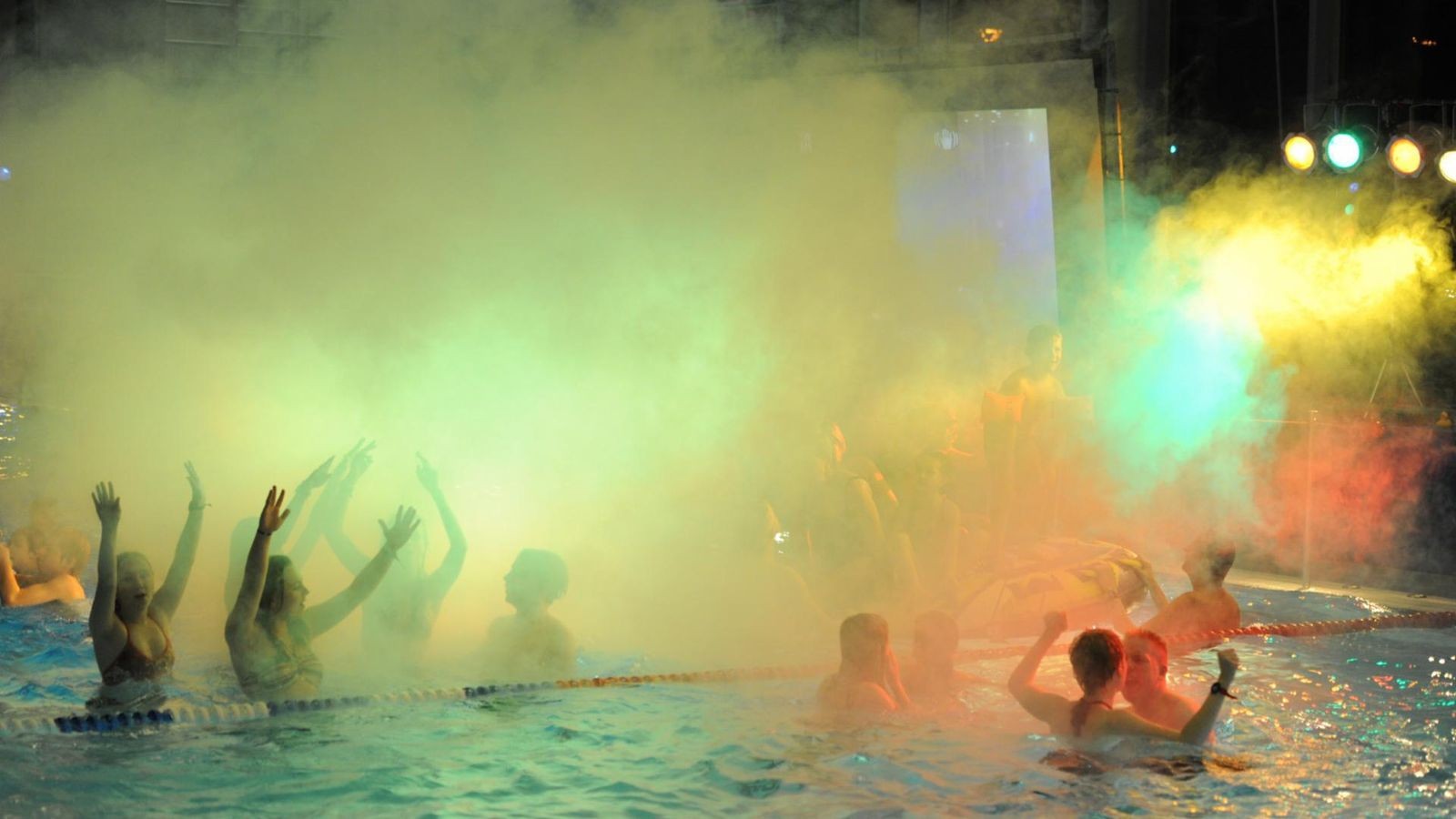 Stadt Duisburg plant Pool-Partys in ihren Hallenbädern