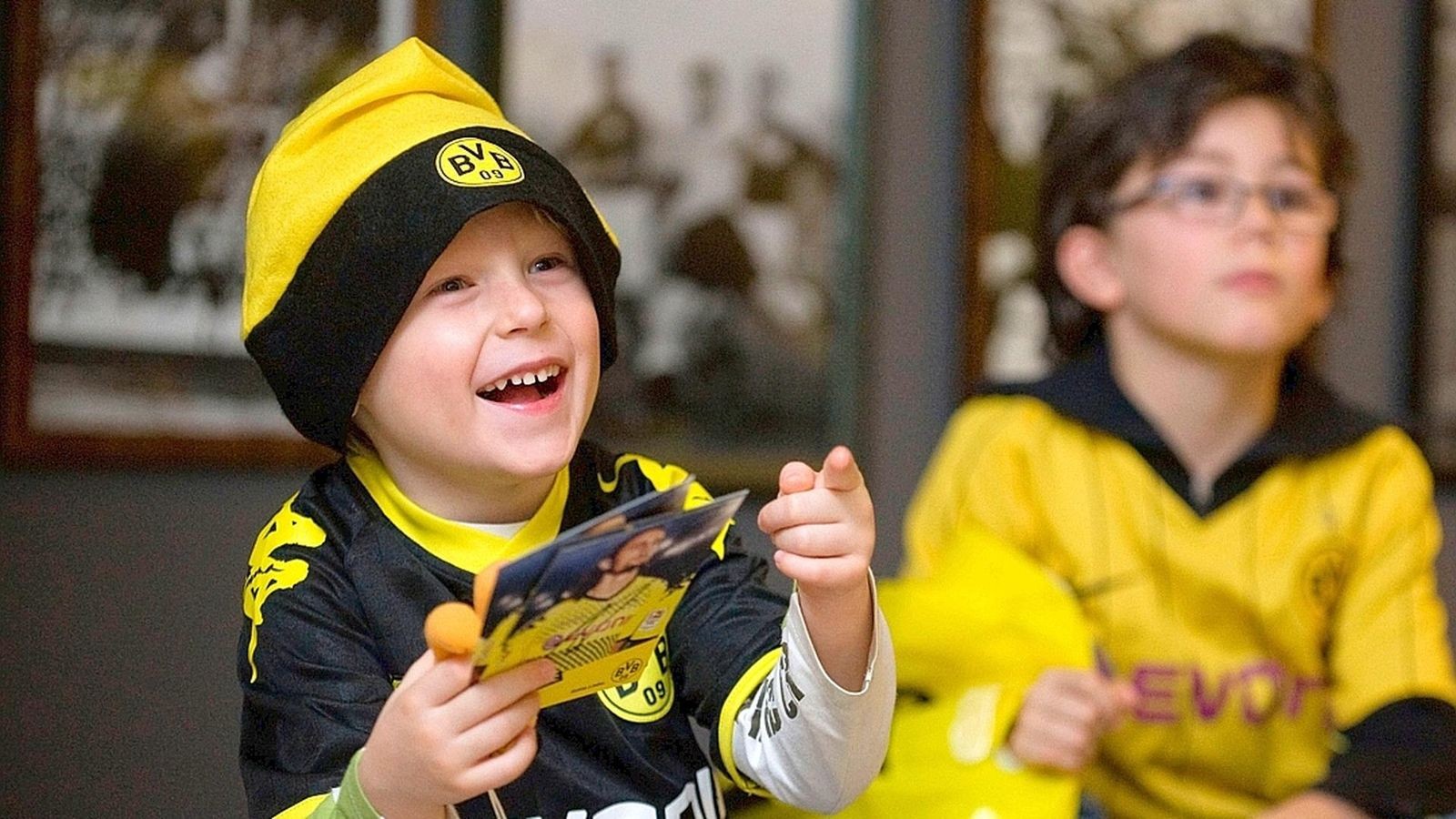 BVB-Fans toben im Block 72