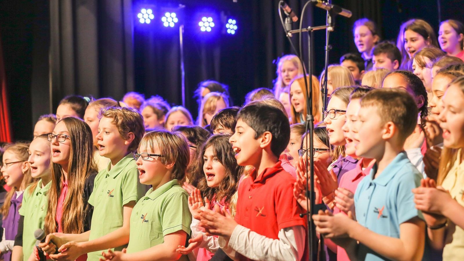 „Kinder singen für Kinder“ im Michel