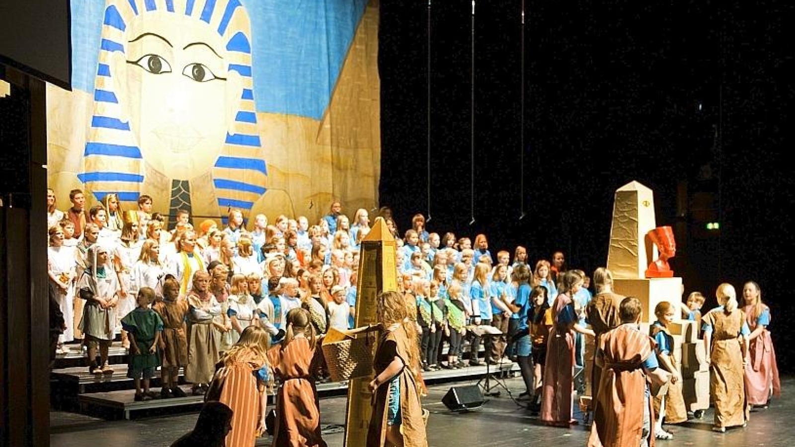 Kinder singen den Moses-Rap