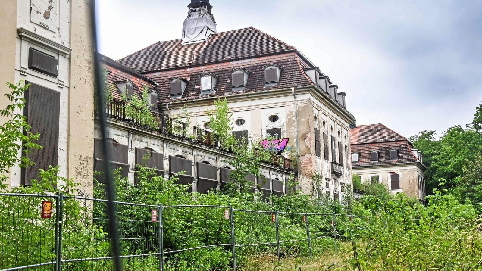 Waldhaus Buch in Pankow: Von der Heilstätte für Todgeweihte zum Lost Place