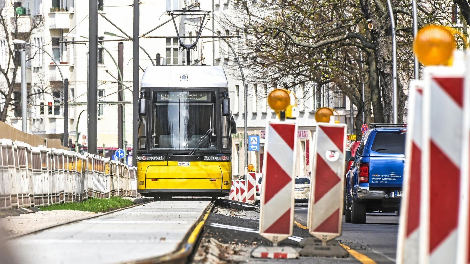 BVG reißt provisorische Tram-Gleise in Pankow wieder ab