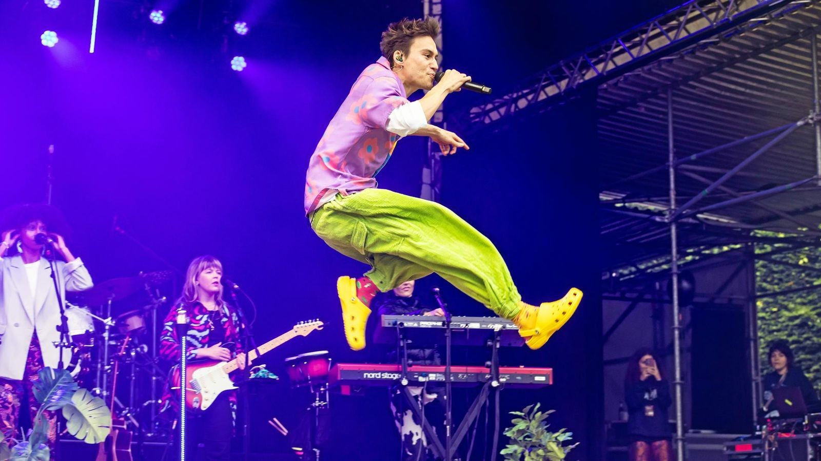 Jacob Collier: Youtube-Star in Crocs singt im Stadtpark die Nationalhymne