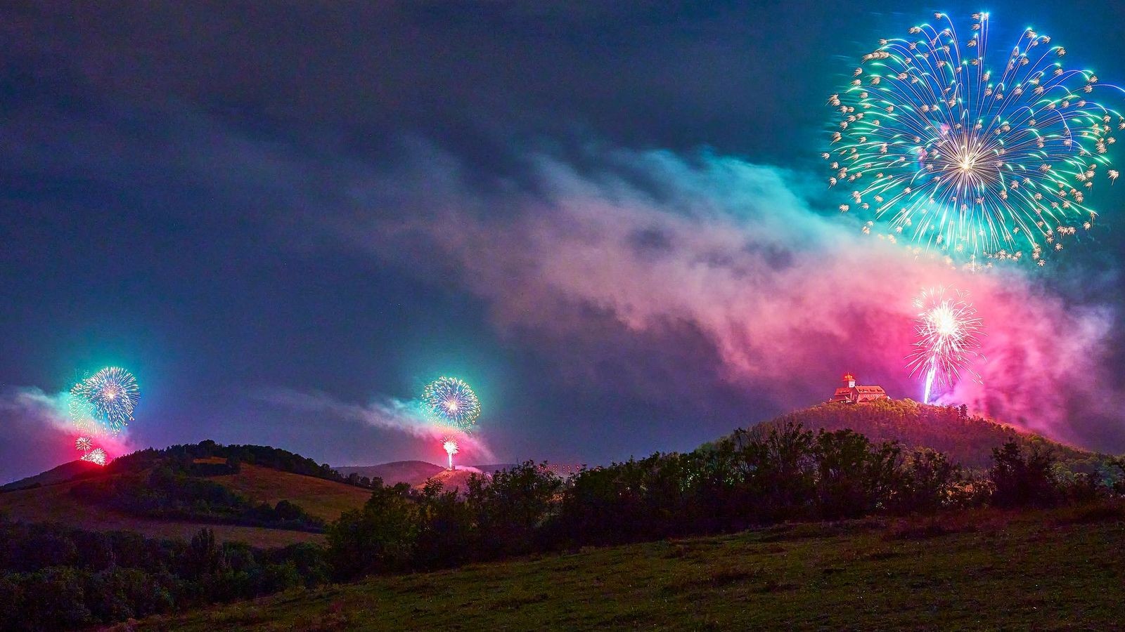 Spektakuläre Pyroshow zum Drei(n)schlag an den drei Gleichen