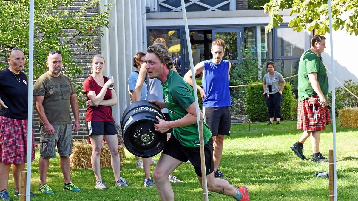 Strohsack-Werfen und Schottenröcke: Velberter Highland-Games