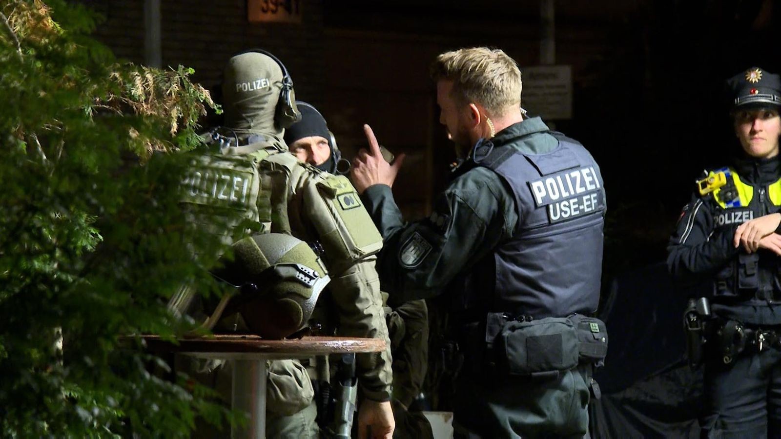 Polizei Hamburg: SEK-Einsatz in Bahrenfeld – Teenager zückt Messer