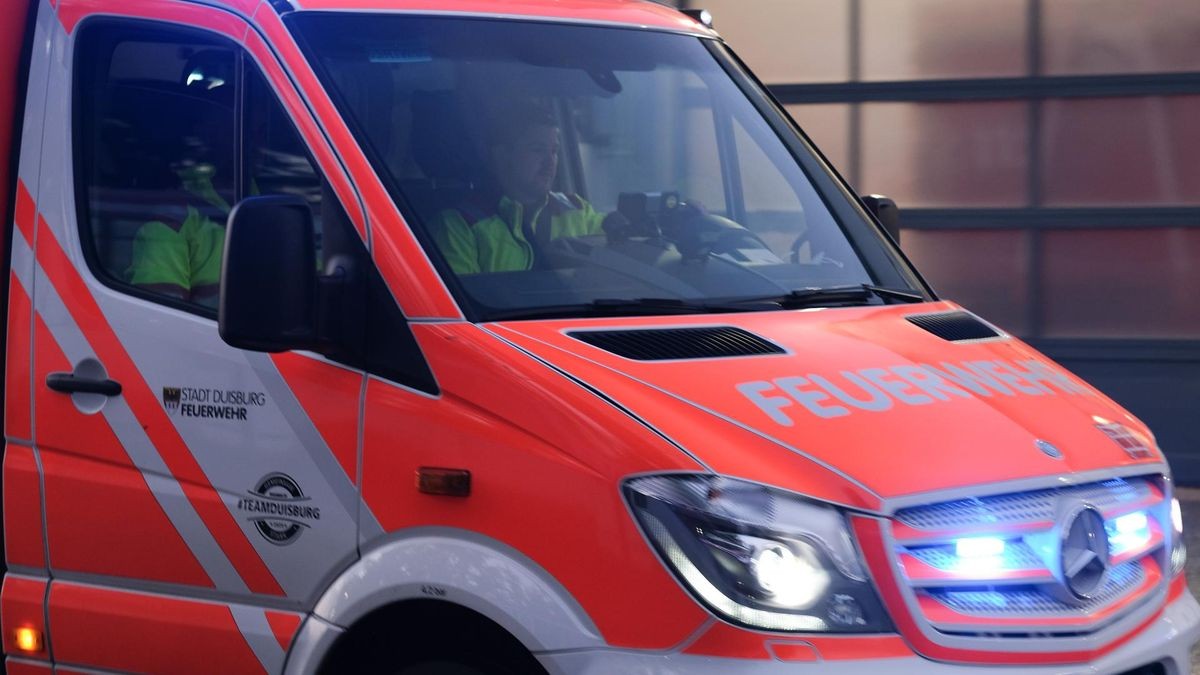 Schwerer Unfall auf B288 in Duisburg: Vier Menschen verletzt