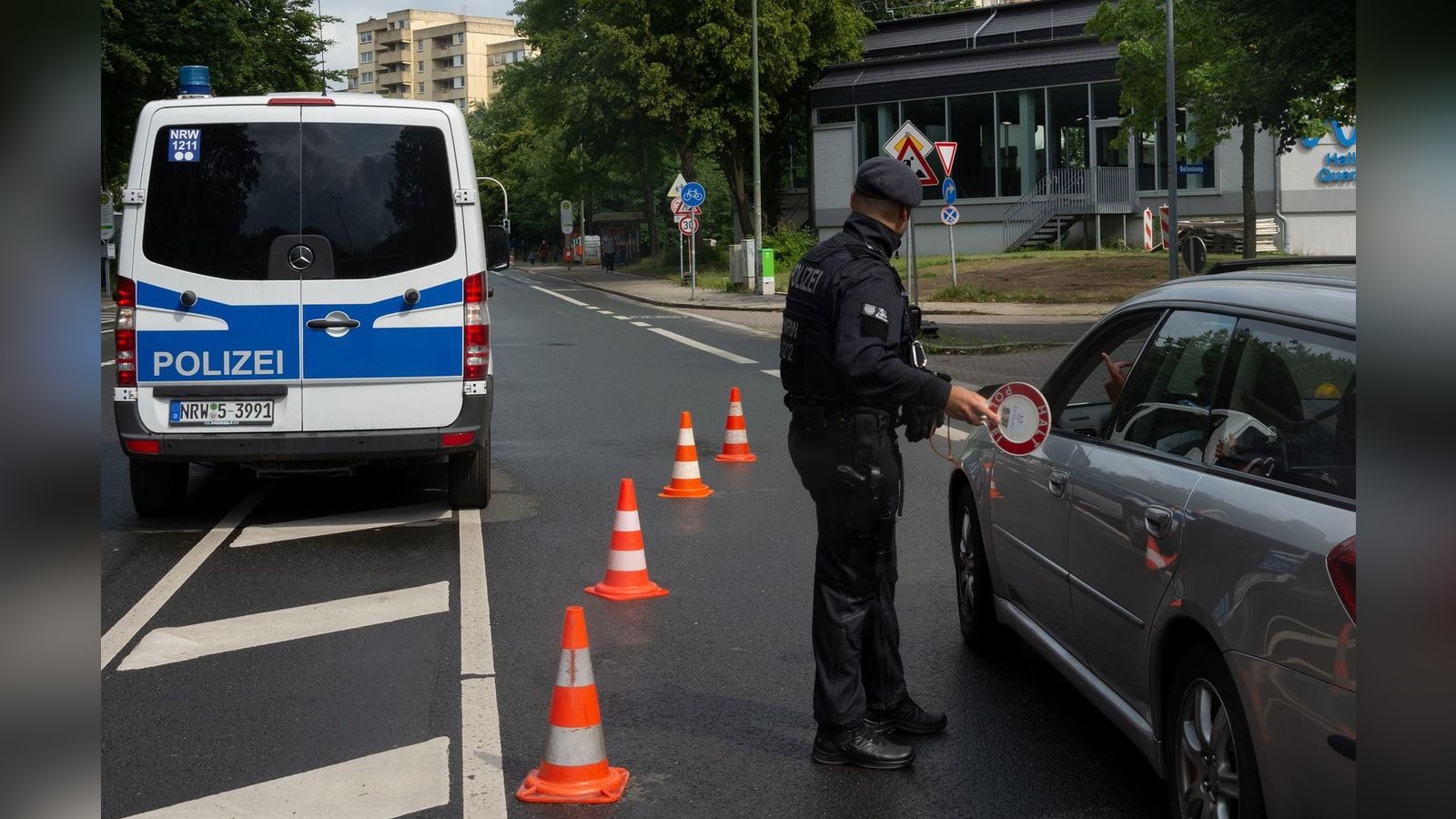 Polizei Bochum kontrolliert fast 100 Autos in der Hustadt