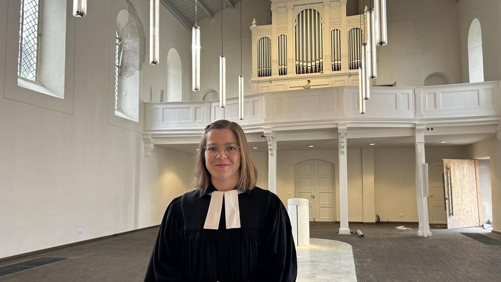 Einsturzgefahr! Mauerwerk der Kirche in Brilon klitschnass