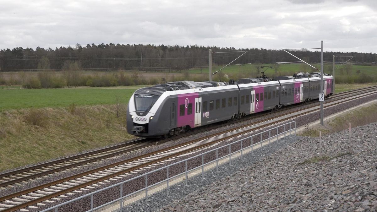 Aufregung in Enno-Regionalbahn: Gruppe sorgt plötzlich für Chaos