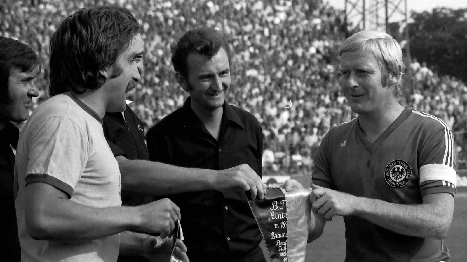 Was Karl-Heinz Schnellinger mit Eintracht Braunschweig verbindet