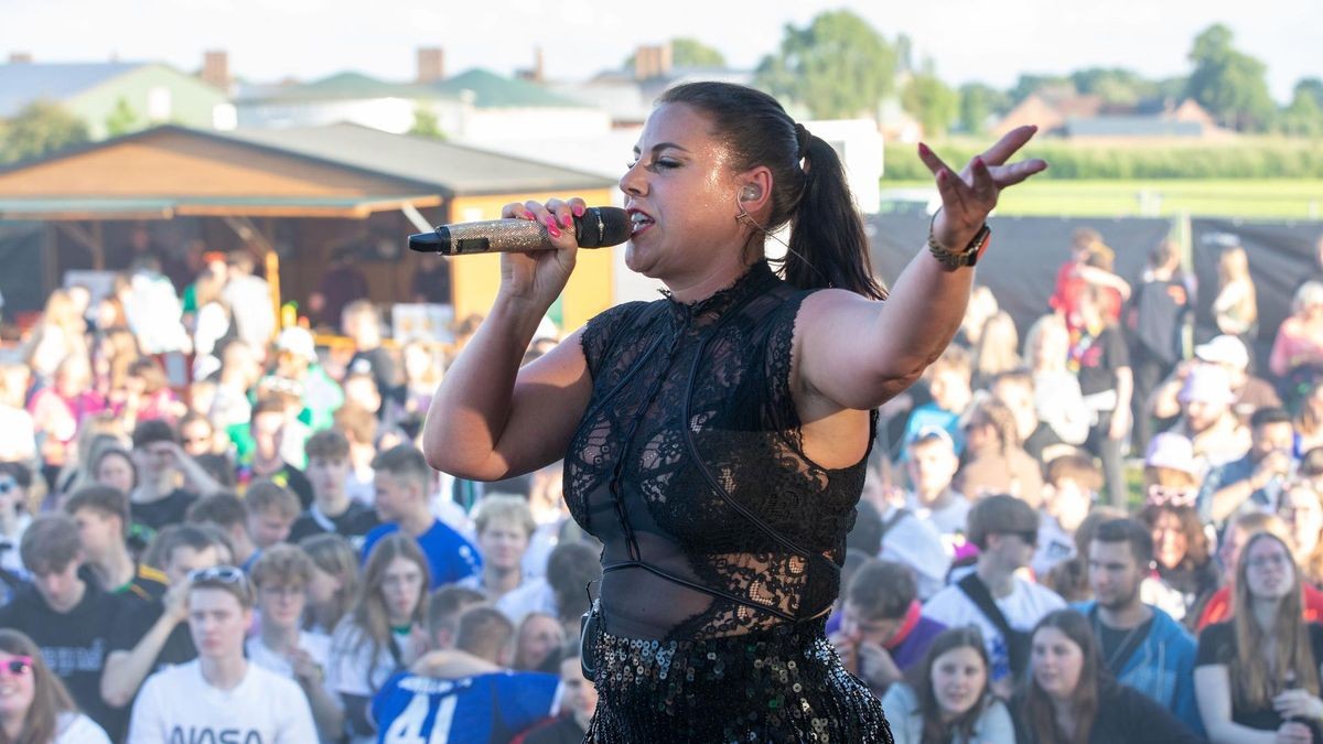 Kirchhellens Mallorca-Party im Festzelt am Ekampsweg wird voll