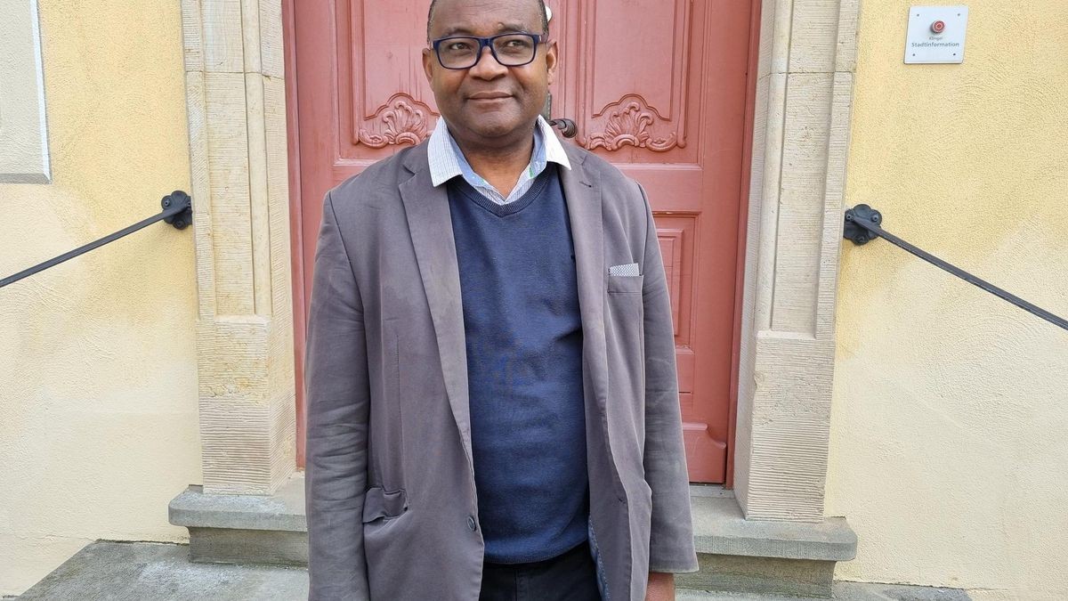 Protest zum Mohrenfest: Unbekannte stellen Betonblock am Eisenberger ...