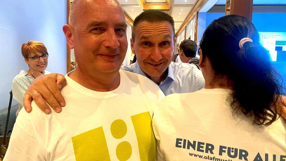 Hochprozentiges dabei: Müller gratuliert Müller in Apolda