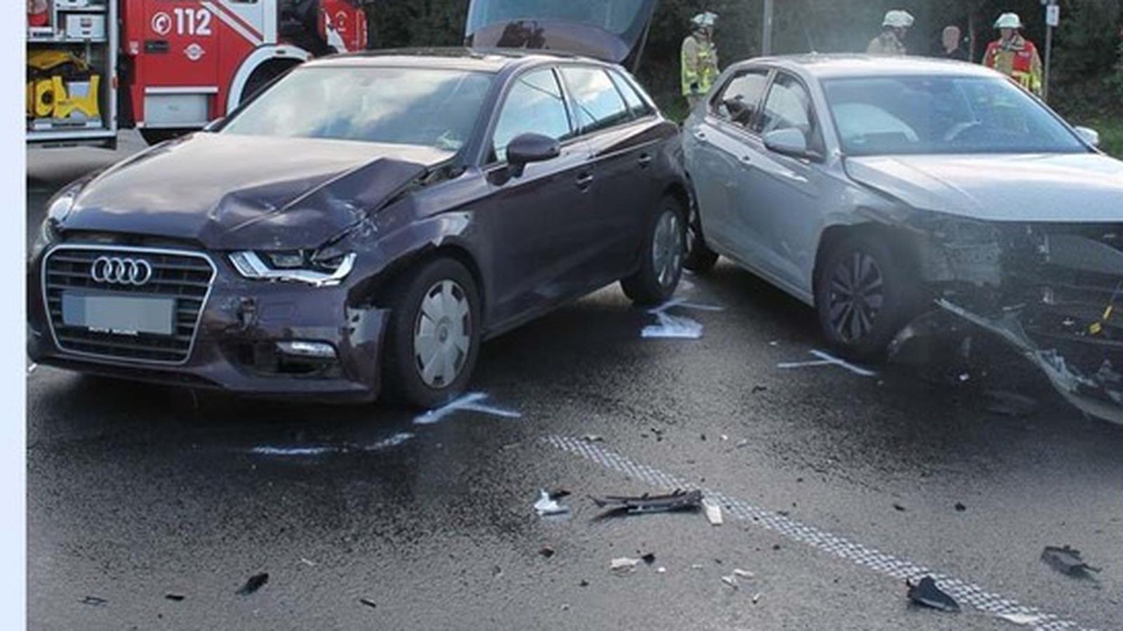 Schwerer Unfall auf B288 in Duisburg: Vier Menschen verletzt