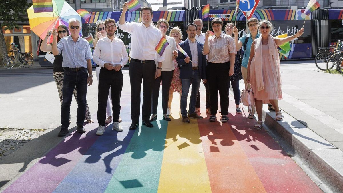 Braunschweig hat jetzt einen Regenbogen-Zebrastreifen