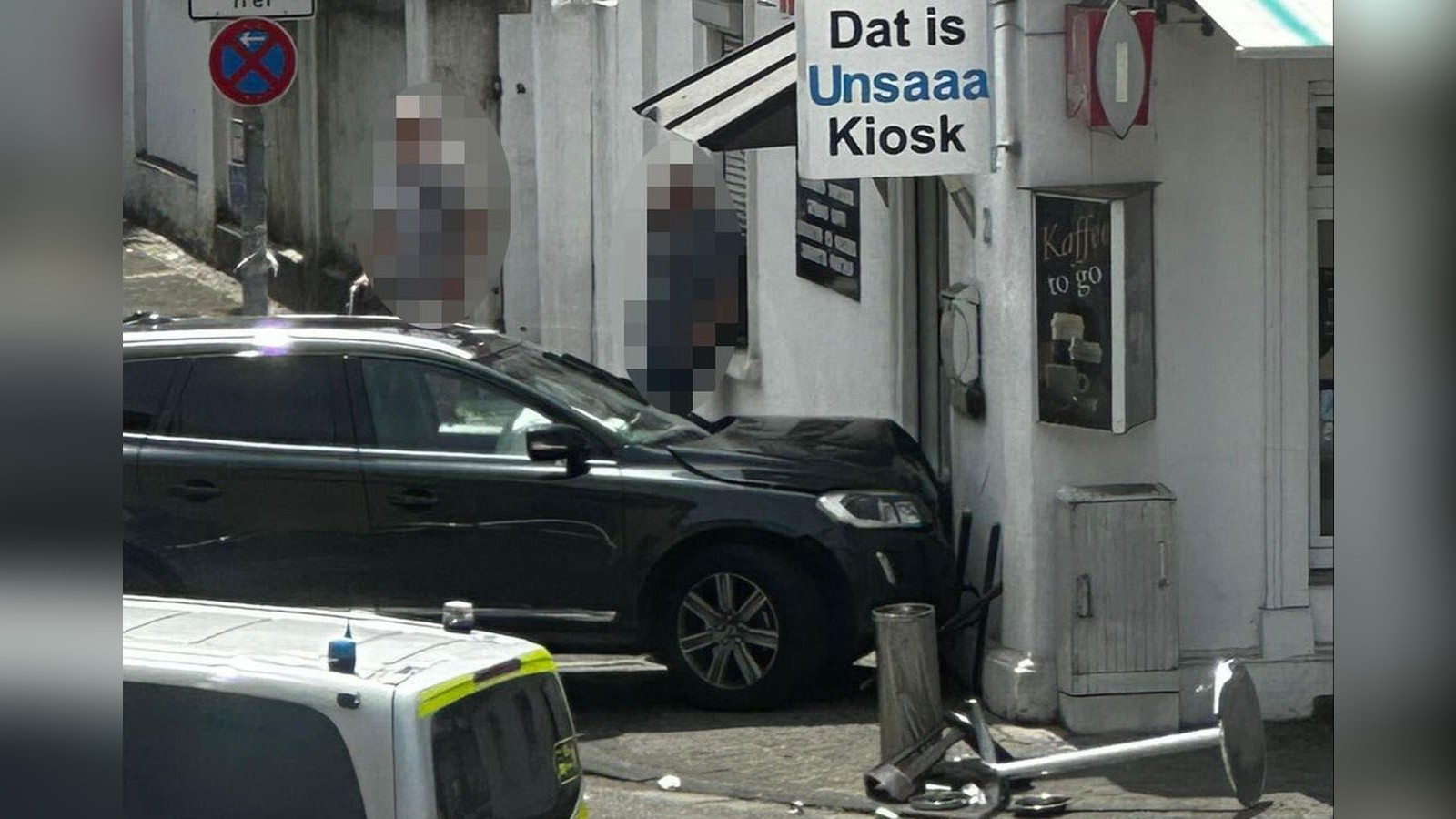 Auto prallt gegen Hauswand: Erhebliche Schäden an Kiosk