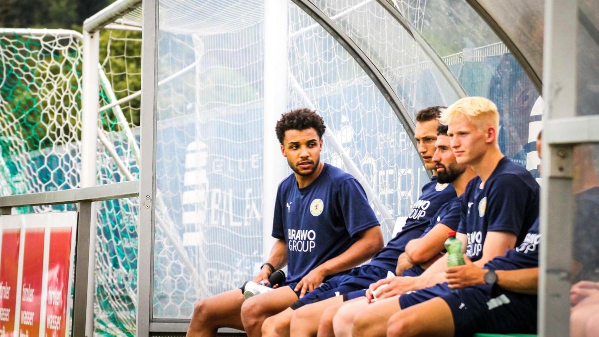 So plant Eintracht Braunschweigs Trainer mit Sanoussy Ba